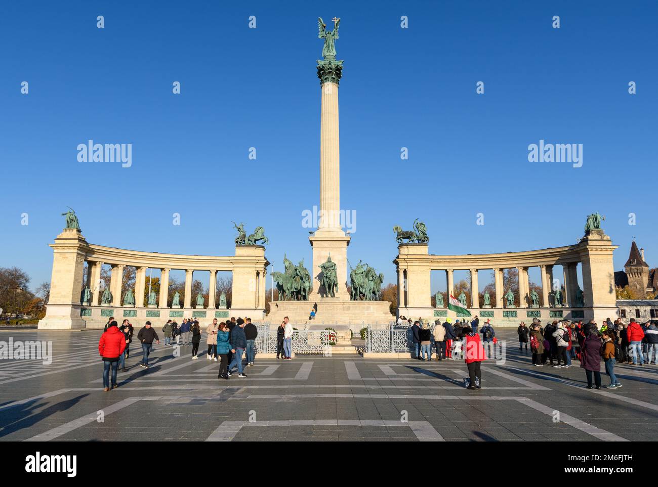 Walking in heroes square budapest hi-res stock photography and images ...