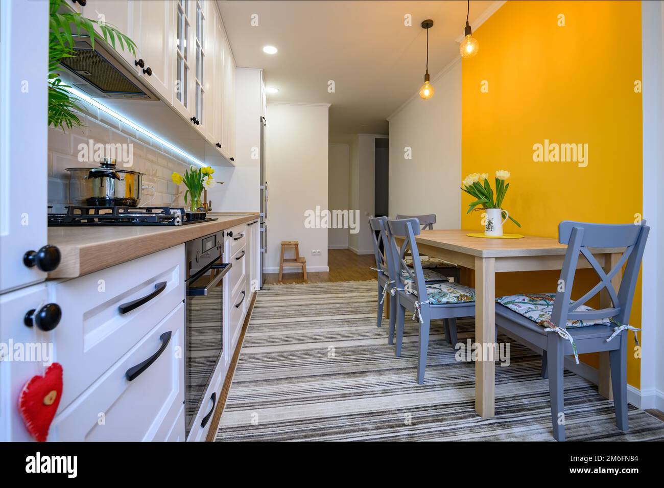 Cozy modern well designed kitchen interior Stock Photo - Alamy