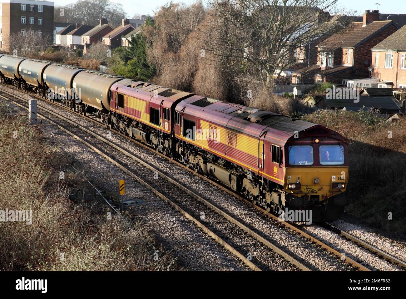 DB Cargo Class 66 locos 66110 and 66111 haul the 6Z16 0900 Kingsbury to ...