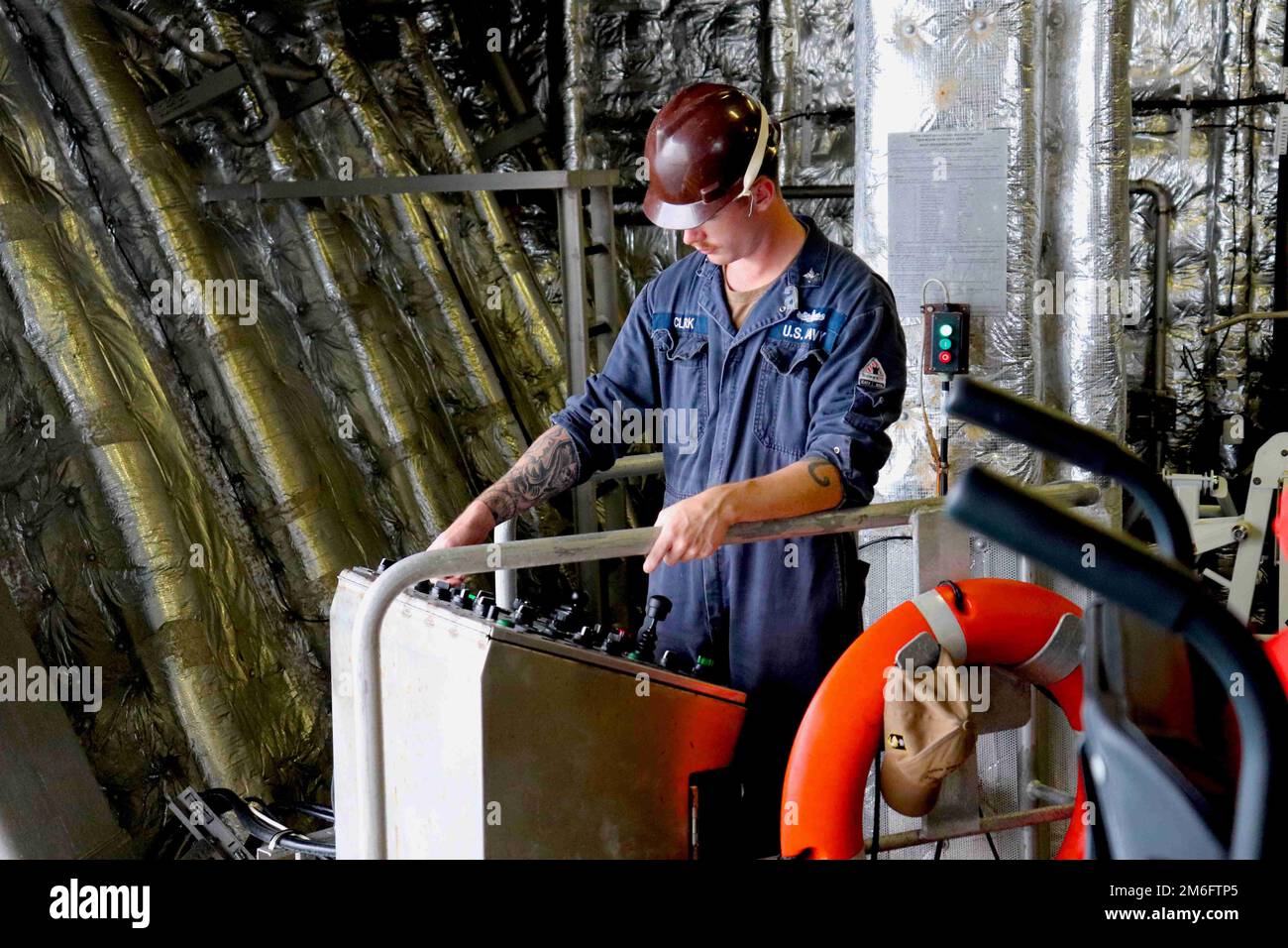 220427-O-NR876-300 APRA HARBOR, Guam (April 27, 2022) Mineman 2nd Class ...