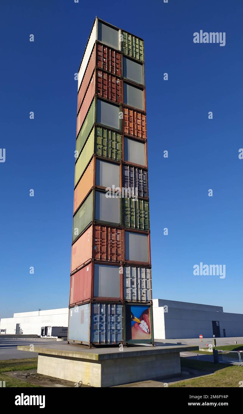 Habitable sculpture hi-res stock photography and images - Alamy