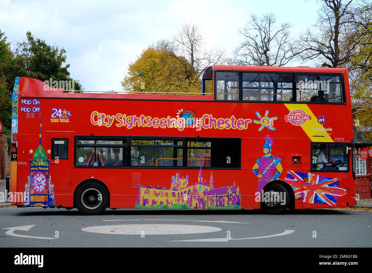 Chester tourist bus hi-res stock photography and images - Alamy