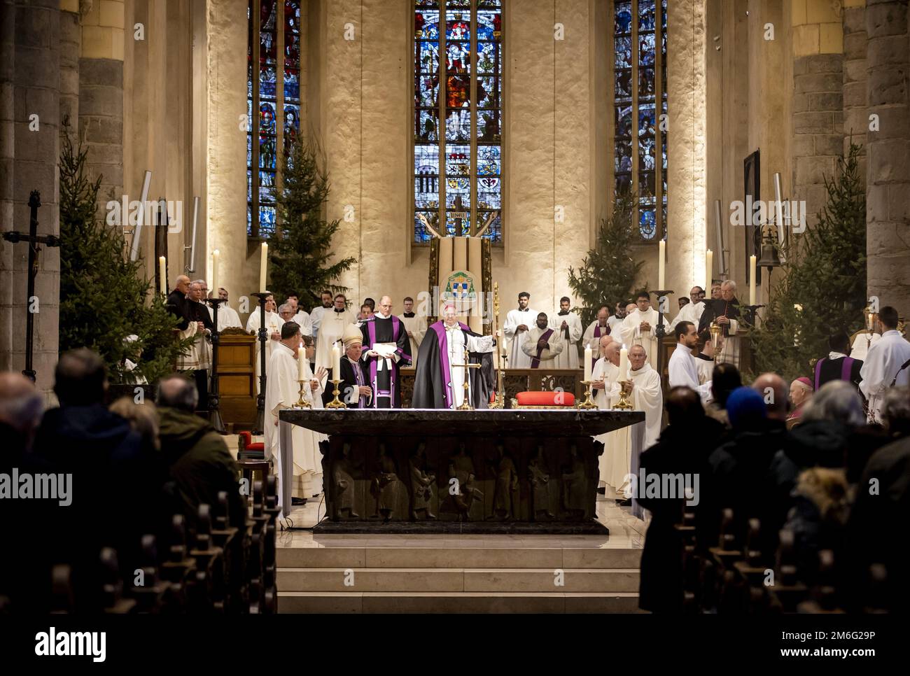 ROERMOND - Bishop Harrie Smeets during a memorial service for Pope ...