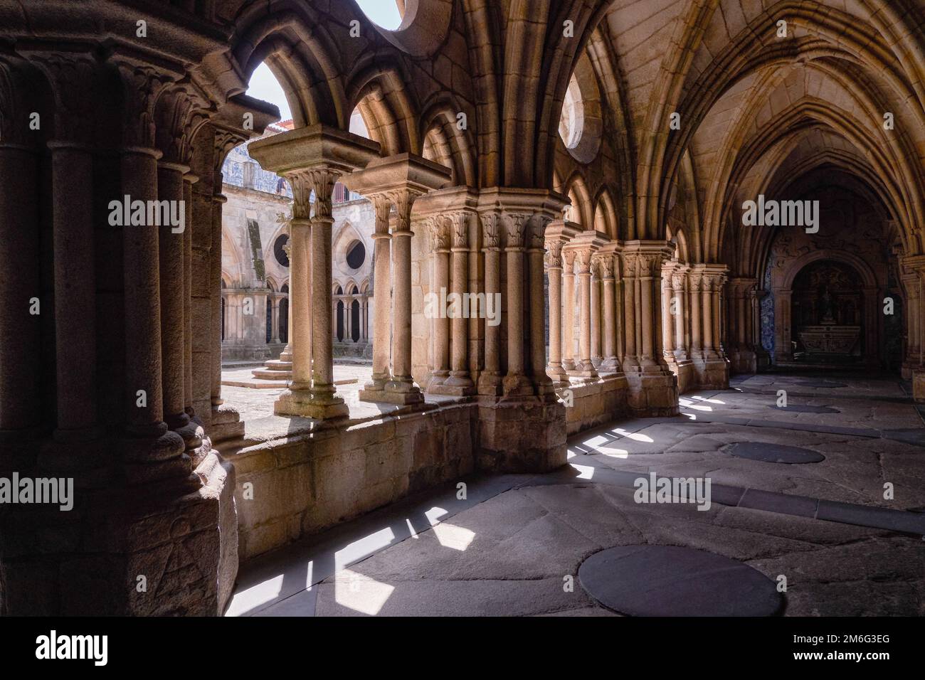 Gothic cloisters hi-res stock photography and images - Alamy