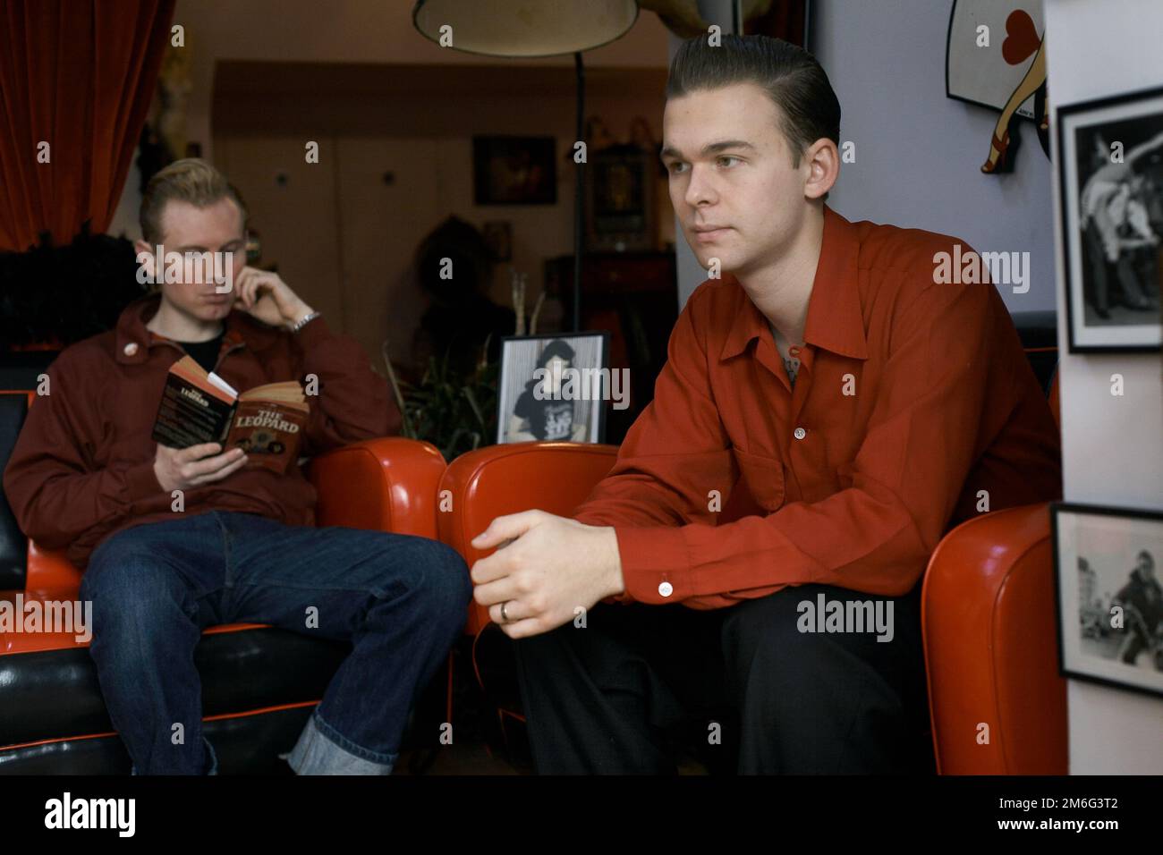 Waiting area cozy customer hi-res stock photography and images - Alamy