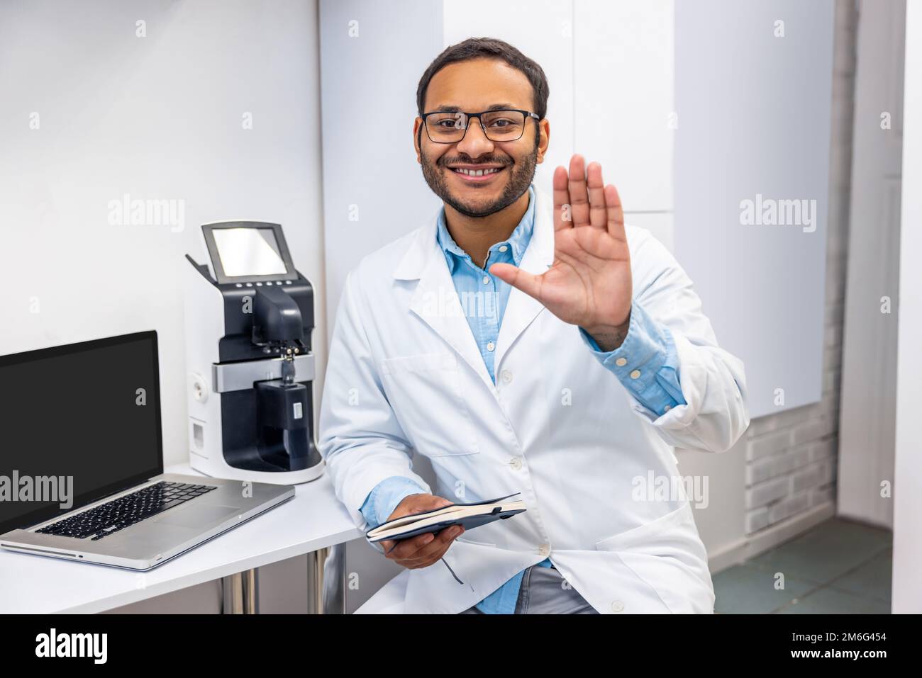 Visit to the eye doctor hi-res stock photography and images - Alamy