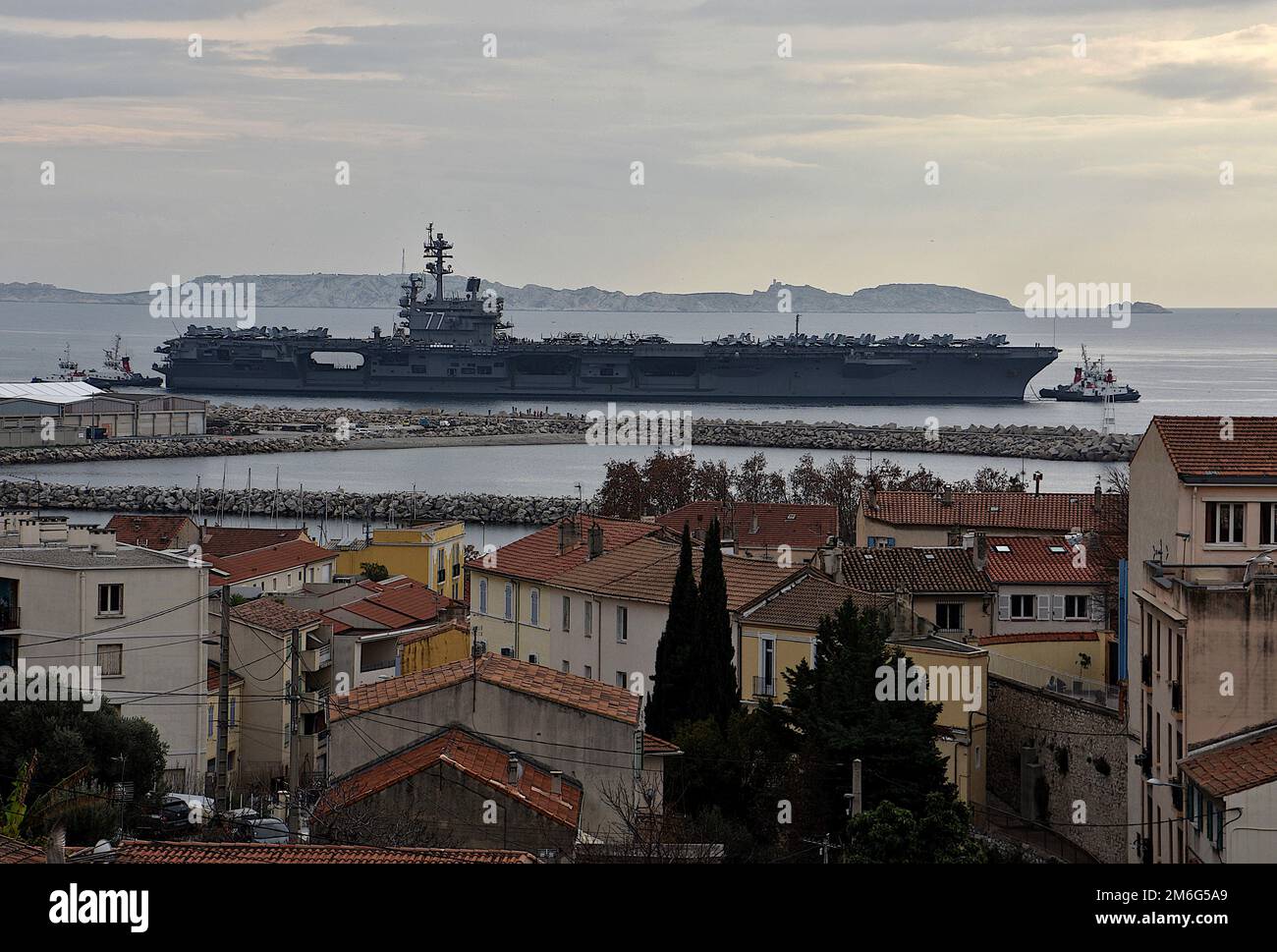 The aircraft carrier USS George H. W. Bush leaves the French ...