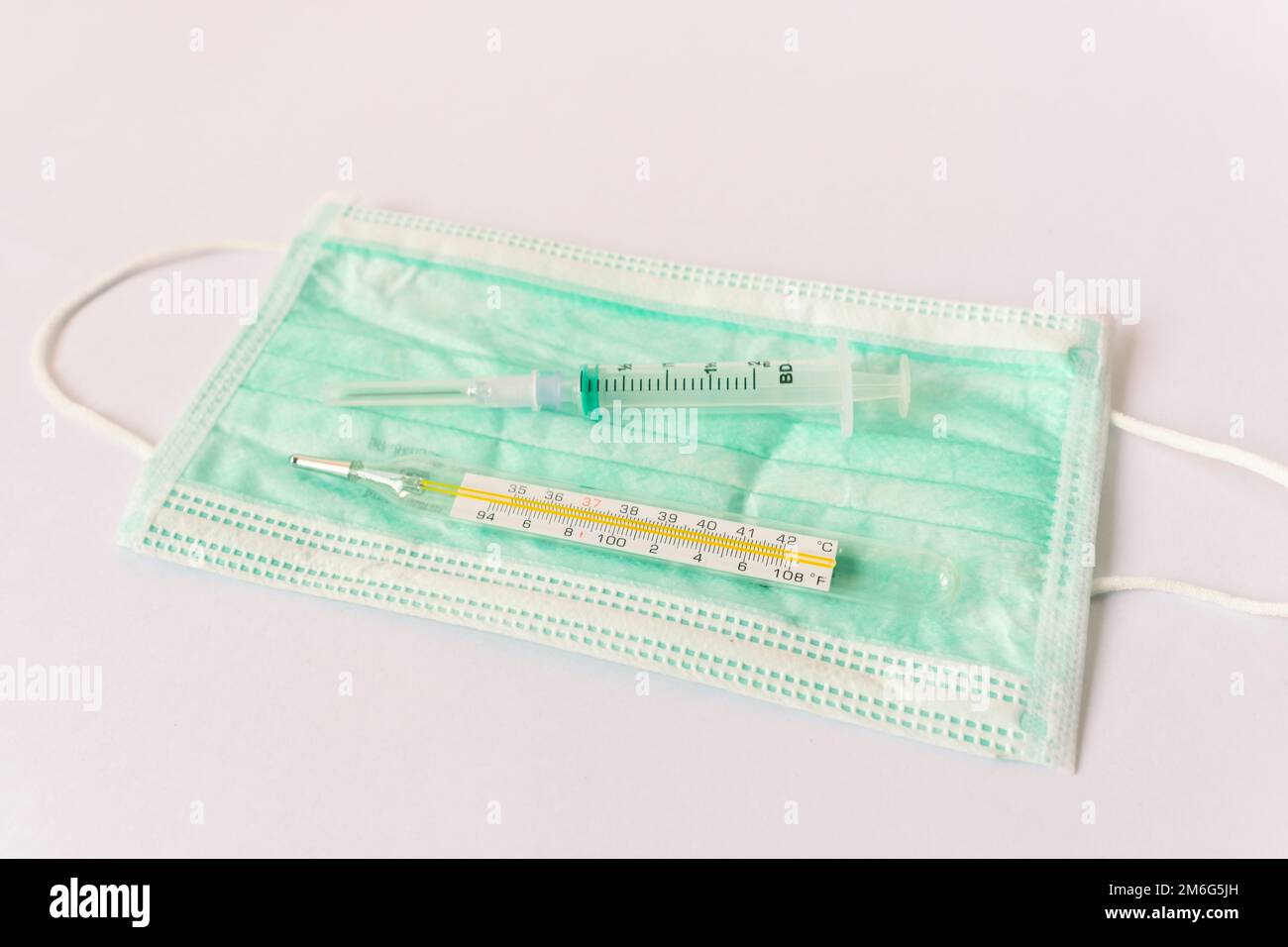 Thermometer, syringe, Concept of autumn common cold, covid or flu Stock ...