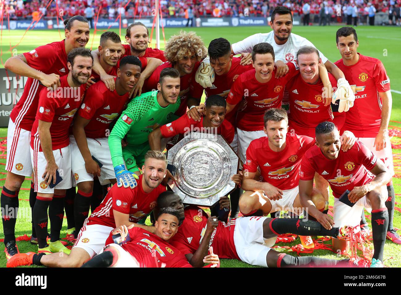 Manchester United players celebrate with the Community Shield ...