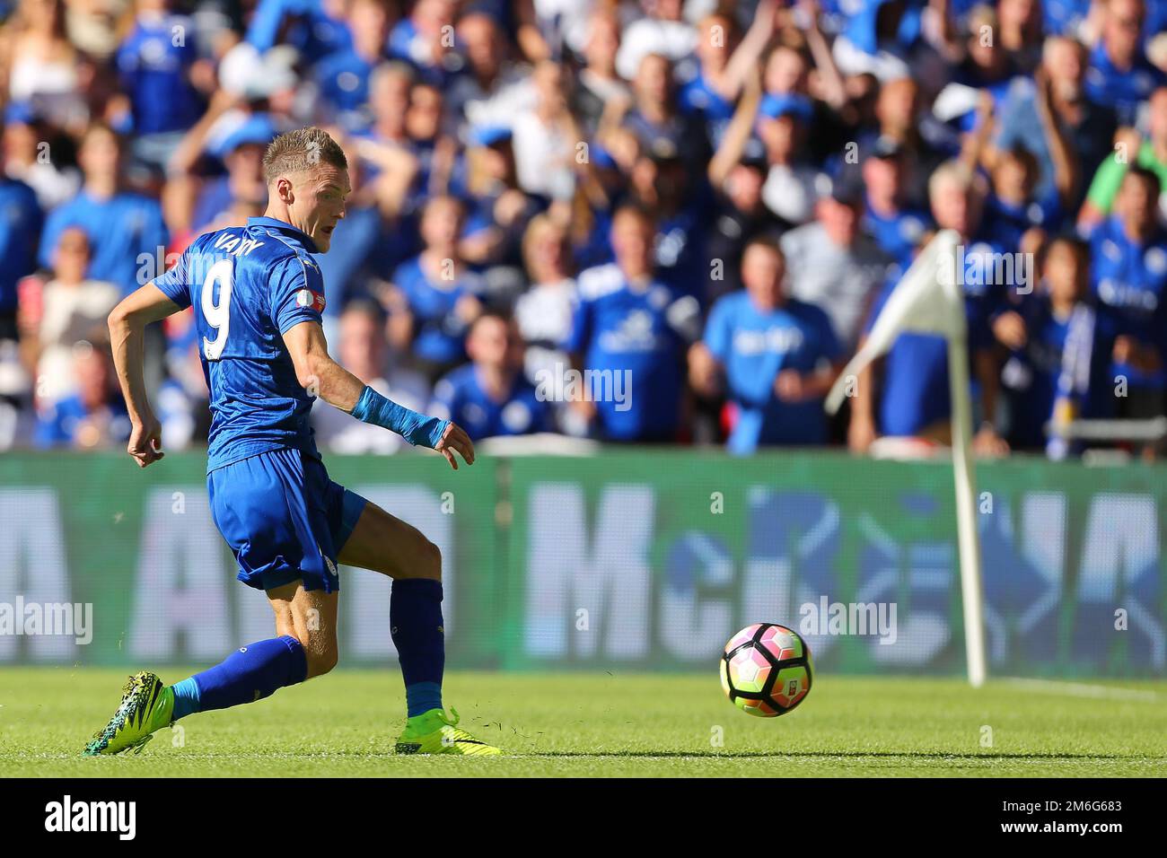 Jamie vardy 2016 goal hi-res stock photography and images - Alamy