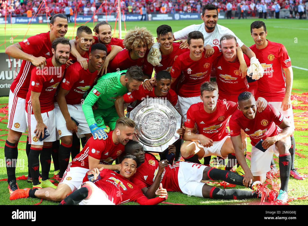 Manchester United players celebrate with the Community Shield ...