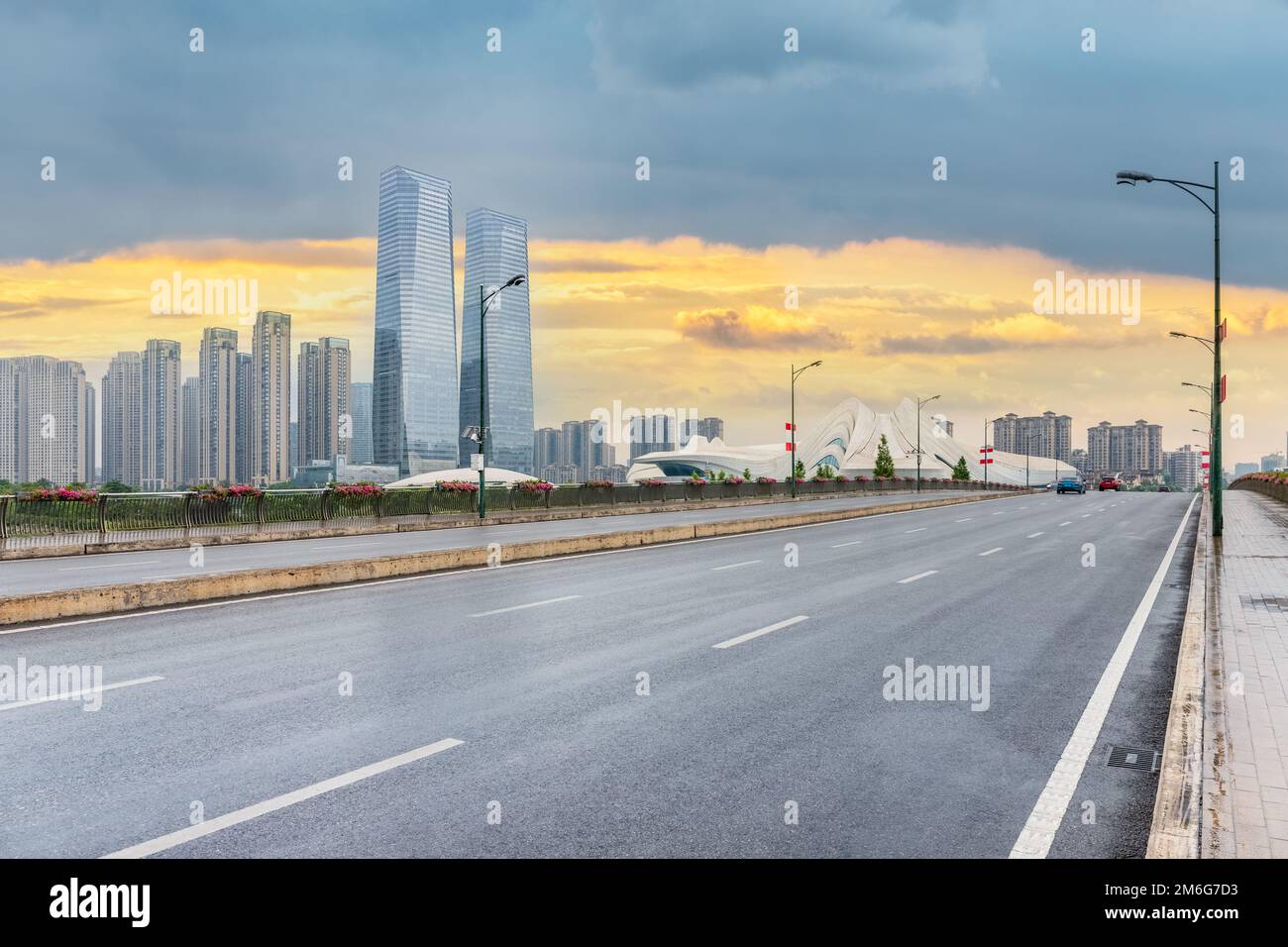Background sky dusk city hi-res stock photography and images - Alamy