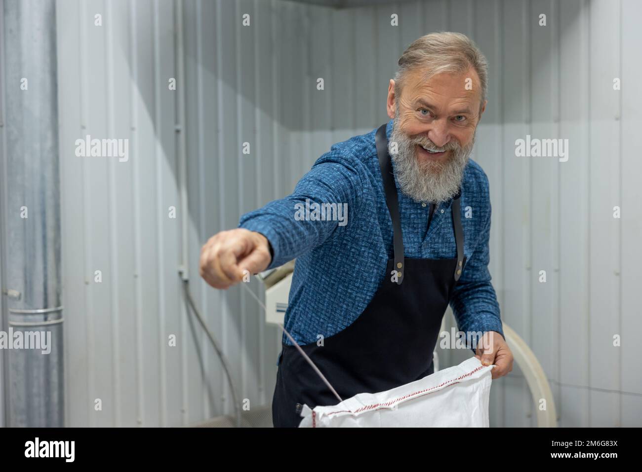 Mid aaged hi-res stock photography and images - Alamy