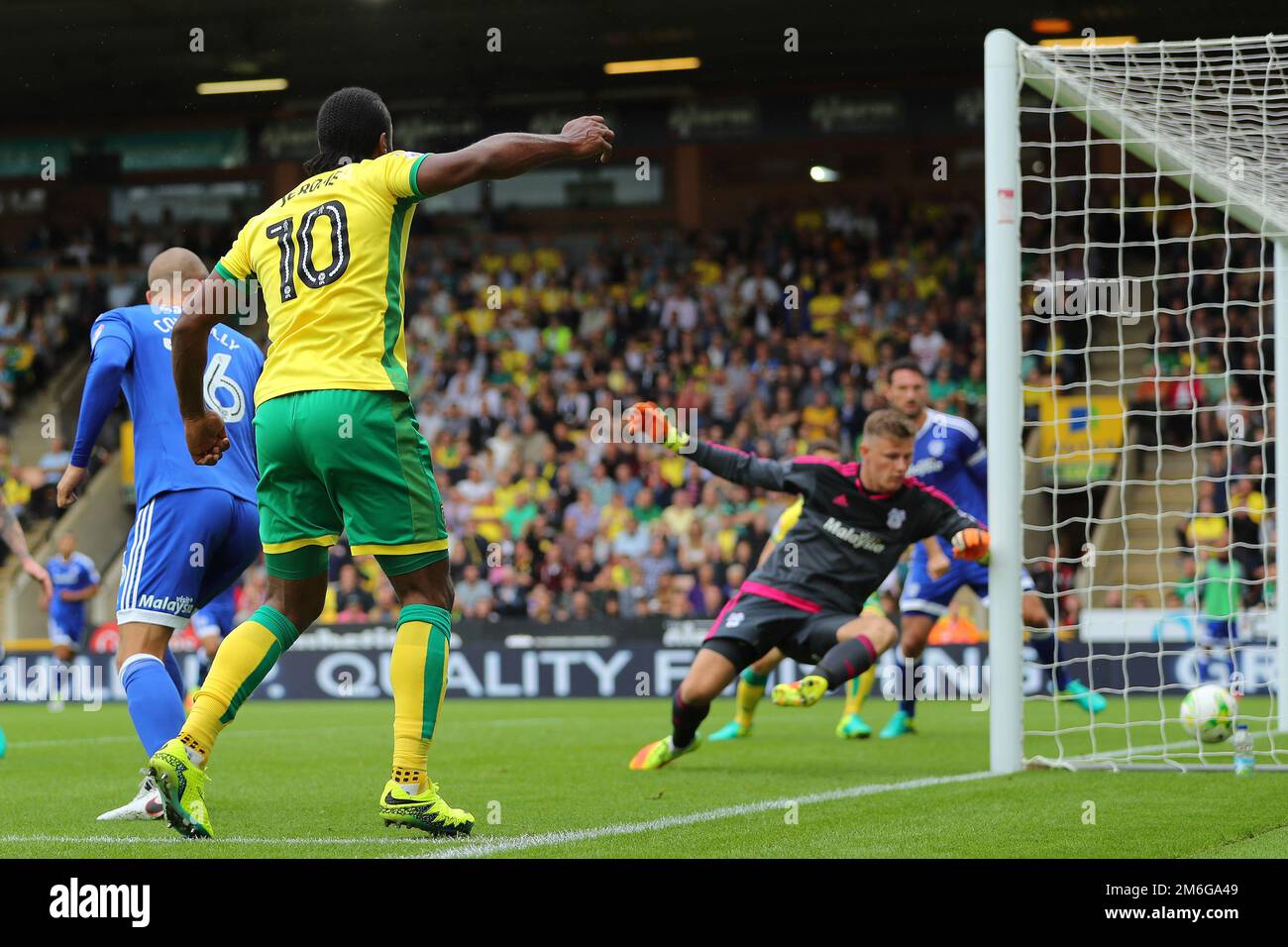 Cameron Jerome of Norwich City scores the opening goal, making it 1-0 ...