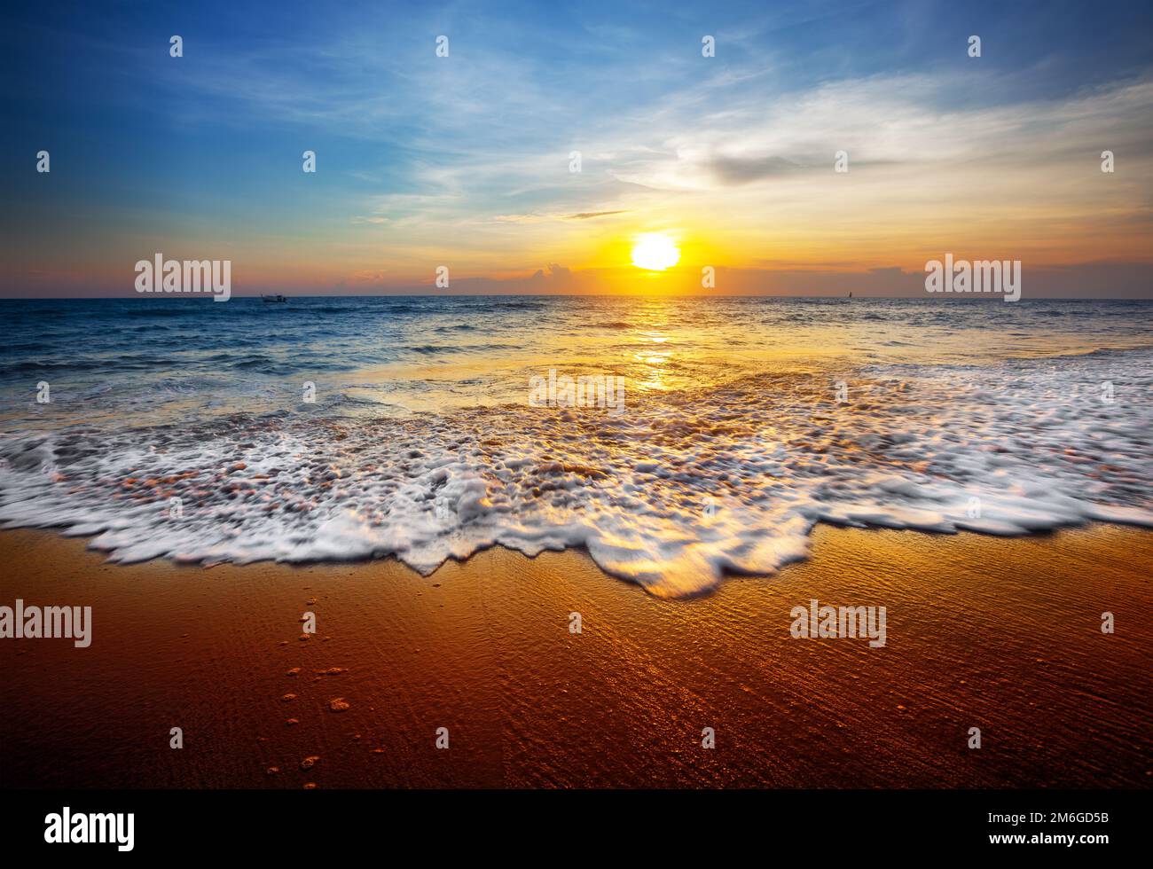 Tropical sea beach sunset hi-res stock photography and images - Alamy