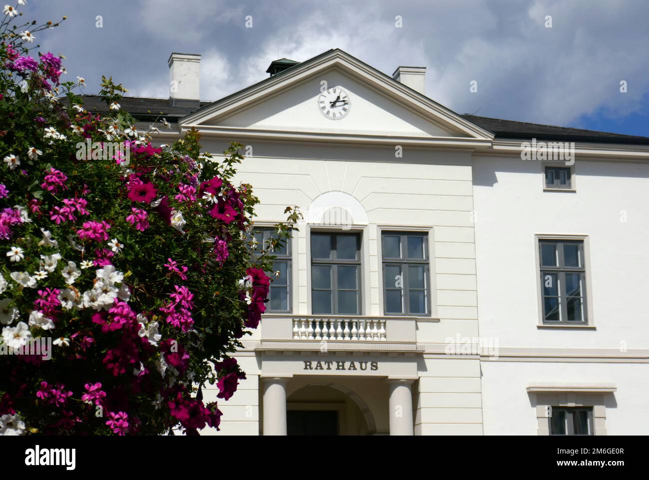 Classicist town hall hi-res stock photography and images - Alamy