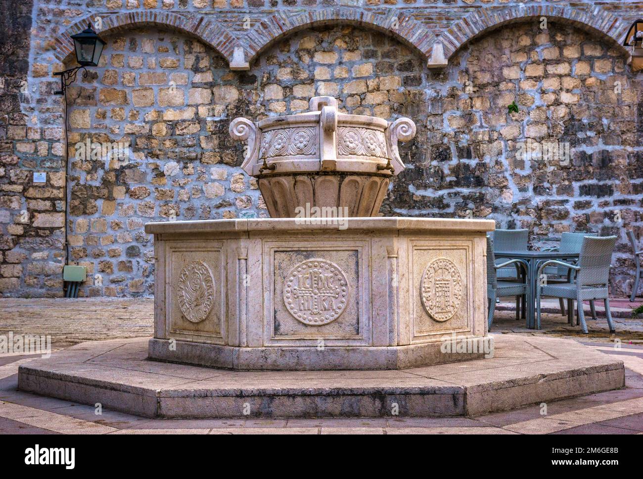 Collegiate church square hi-res stock photography and images - Alamy