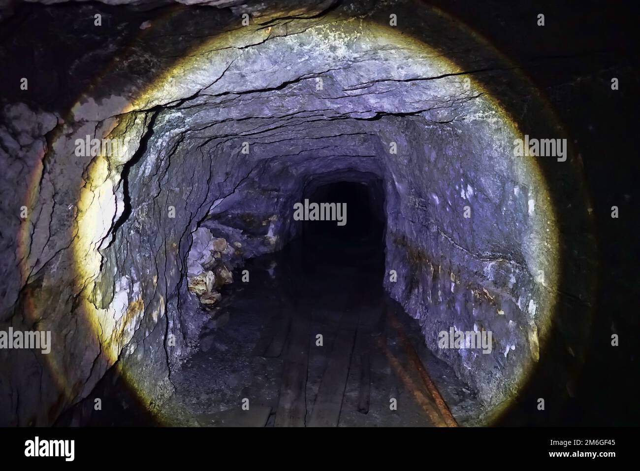 Flooded mine shaft hi-res stock photography and images - Alamy