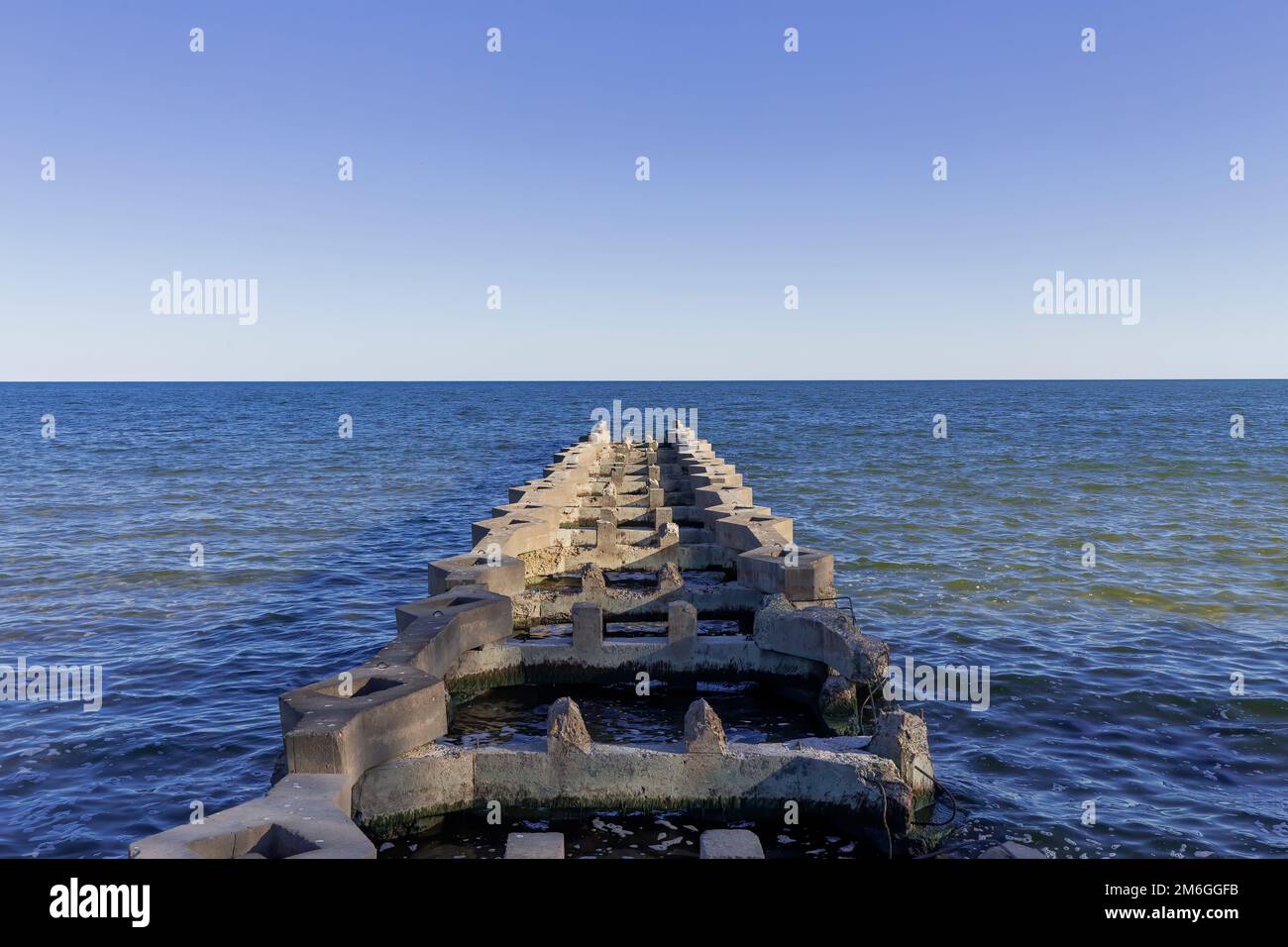 Breakwater on the horizon hi-res stock photography and images - Alamy