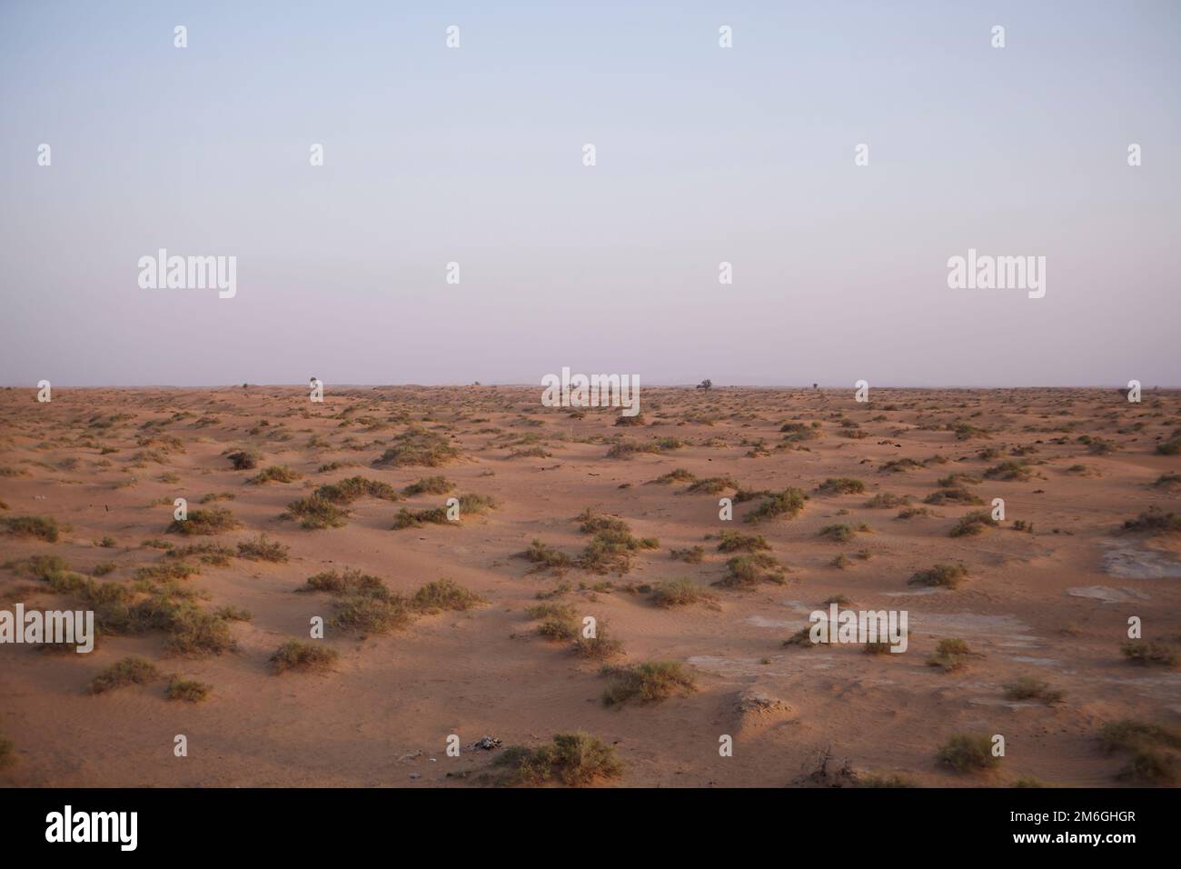 A deserted desert landscape in the middle east Stock Photo - Alamy