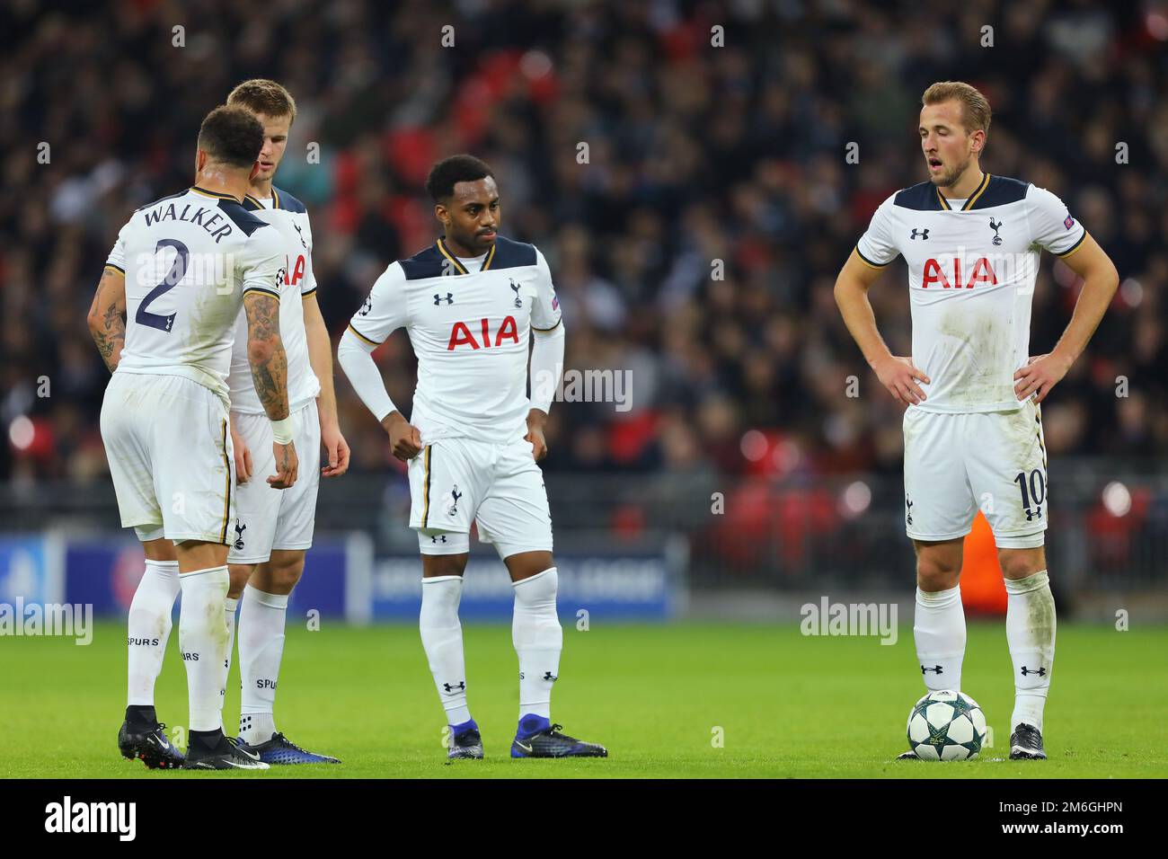 Tottenham hotspur players look hi-res stock photography and images - Alamy