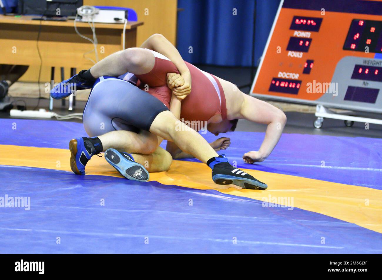 Two boys wrestling hi-res stock photography and images - Alamy