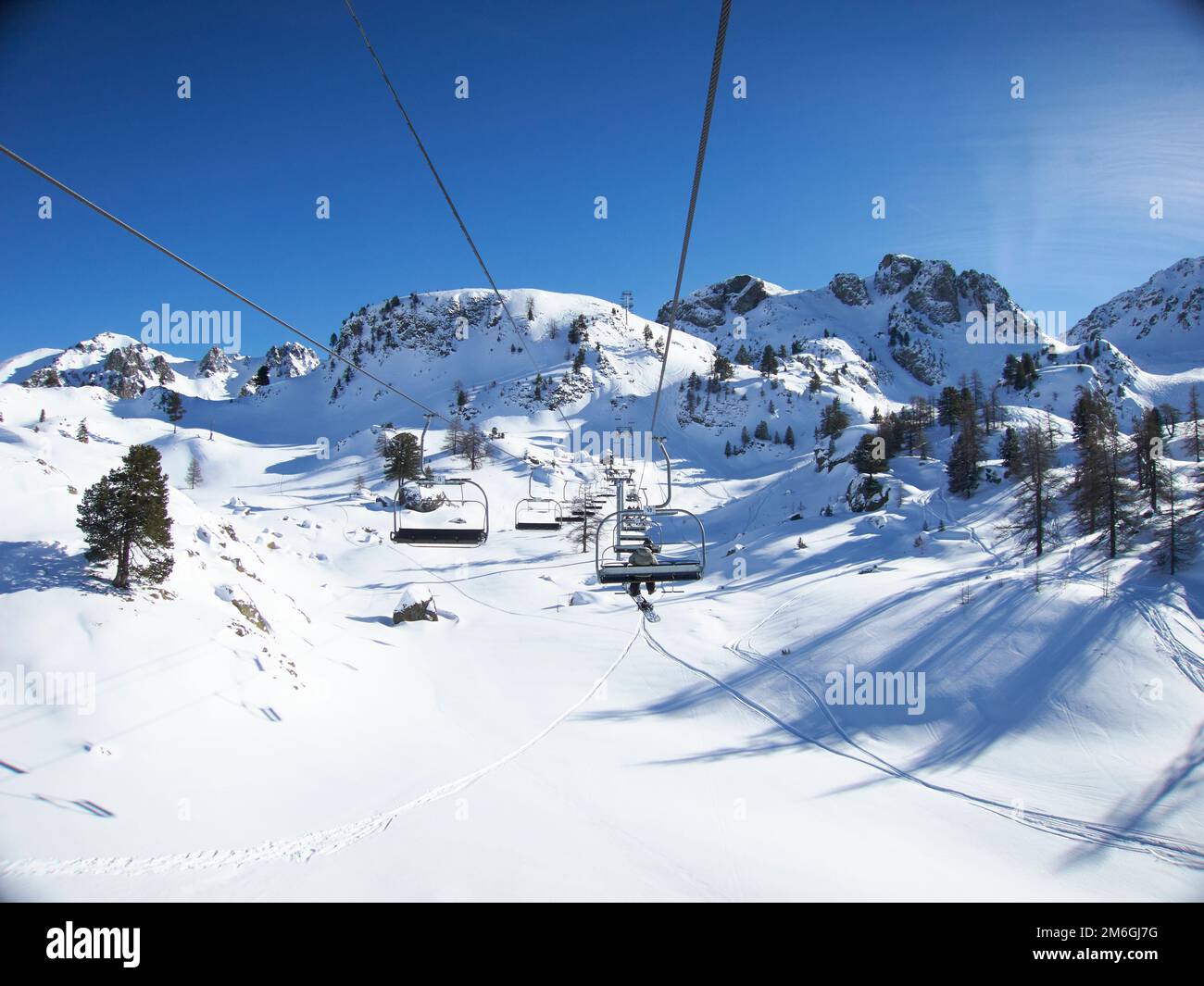 A view from the skit chairlift riding from Sauze d'Oulx to Mont Genevre ...