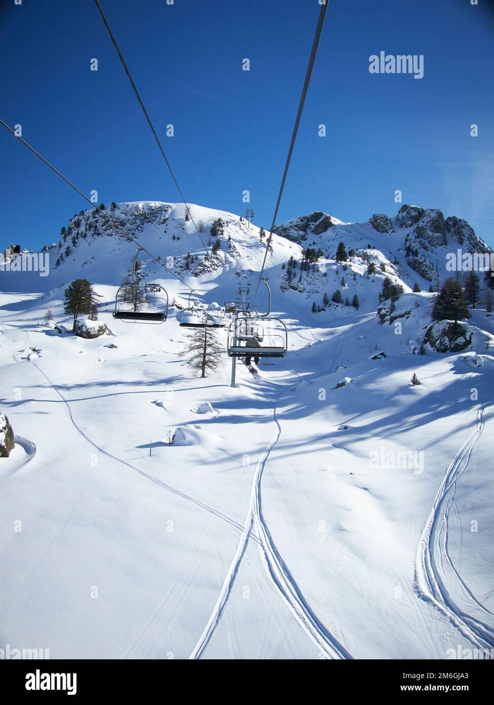 A view from the skit chairlift riding from Sauze d'Oulx to Mont Genevre ...