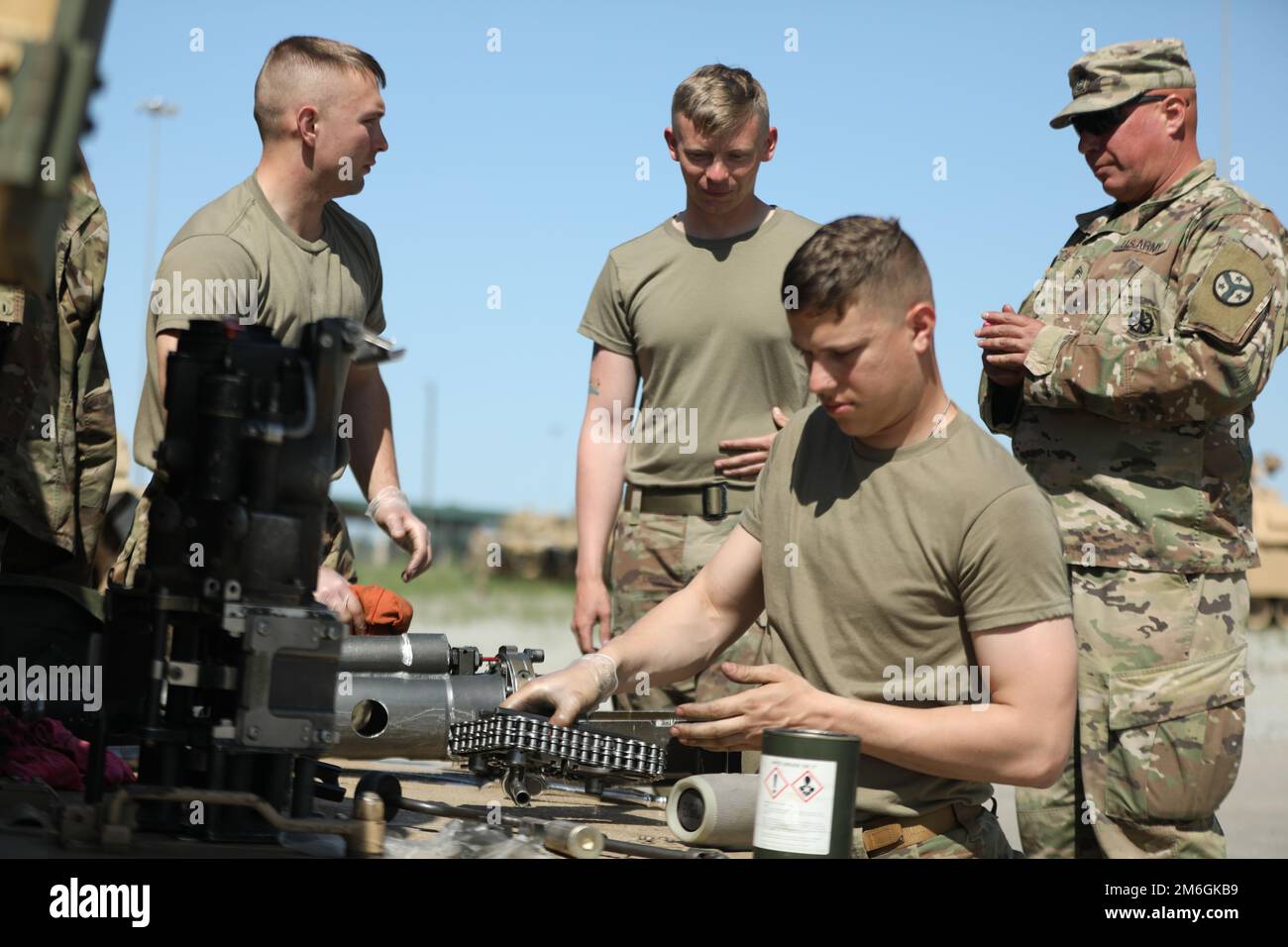 U.S. Army soldiers from 4th Squadron, 278th Armored Cavalry Regiment ...