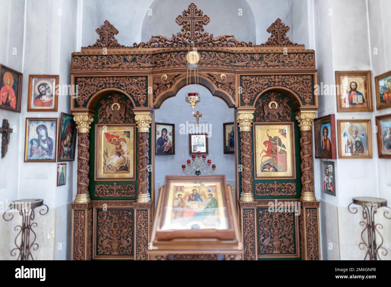 Iconostasis church gold decoration hi-res stock photography and images ...