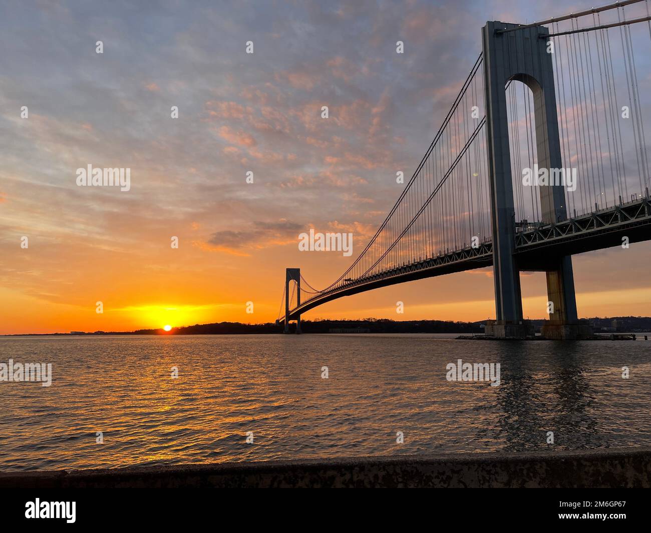 A scenic shot of the Verrazzano-Narrows Bridge between New York and ...