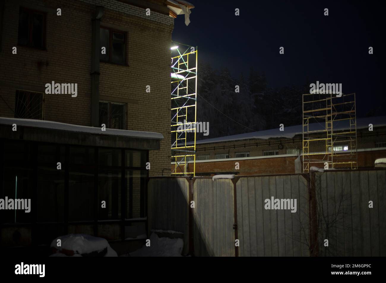 Creepy gates hi-res stock photography and images - Alamy