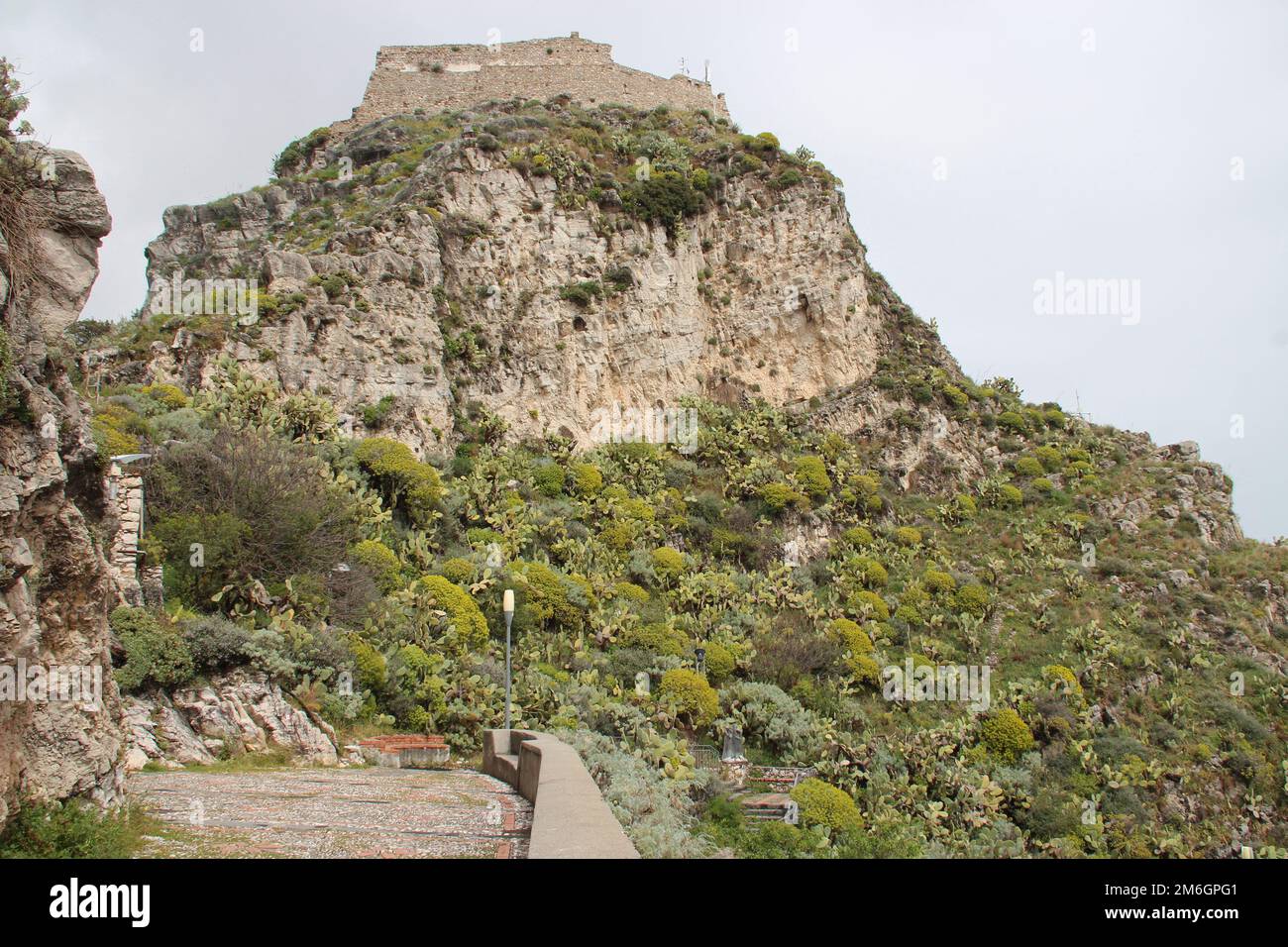 mountain (la rocca) in taormina in sicily (italy Stock Photo - Alamy