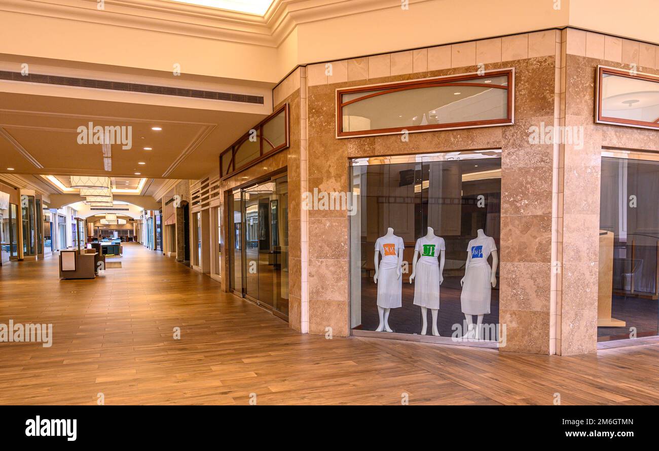 Out of business stores in a shut down a shopping mall Stock Photo - Alamy
