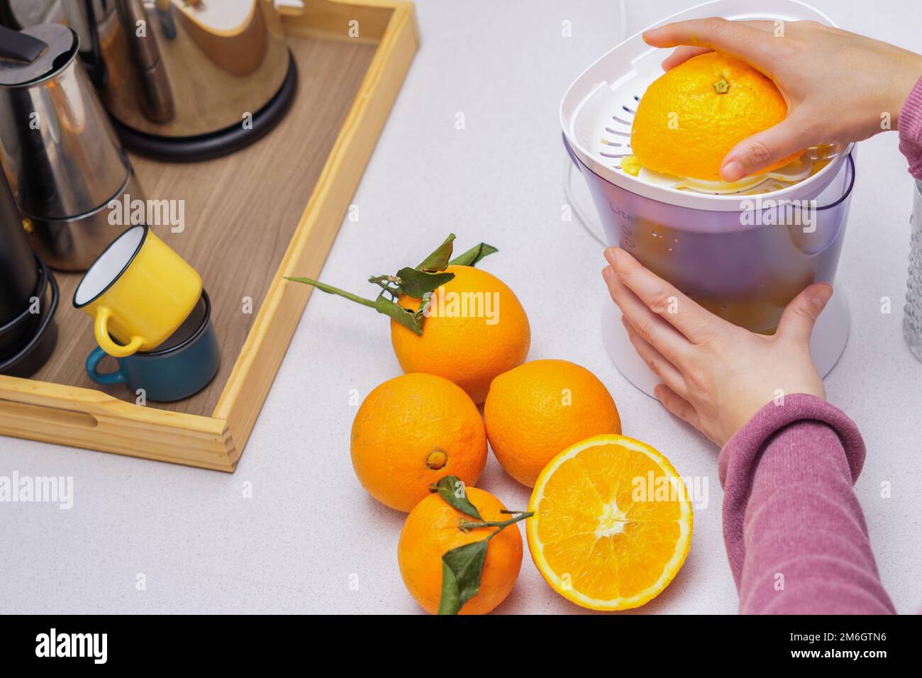 Squeezing hands hi-res stock photography and images - Alamy
