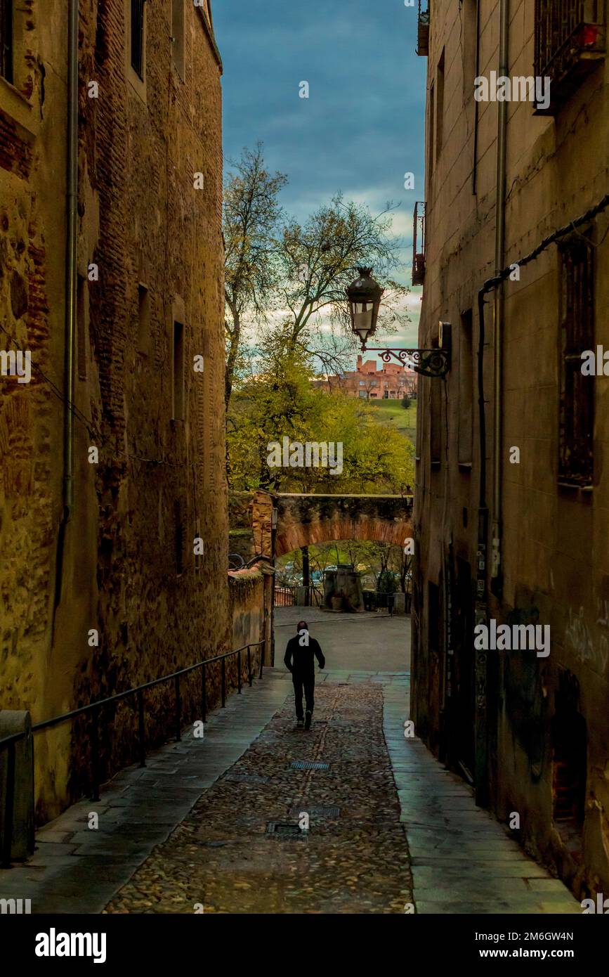 People walking down alleyway in hi-res stock photography and images - Alamy