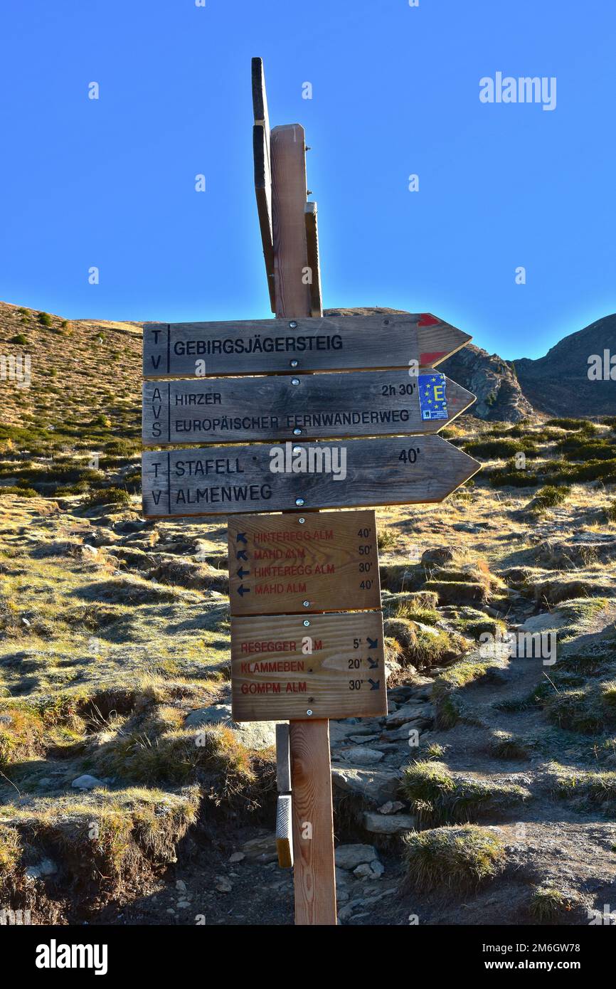 Hiking sign sign alps hi-res stock photography and images - Alamy