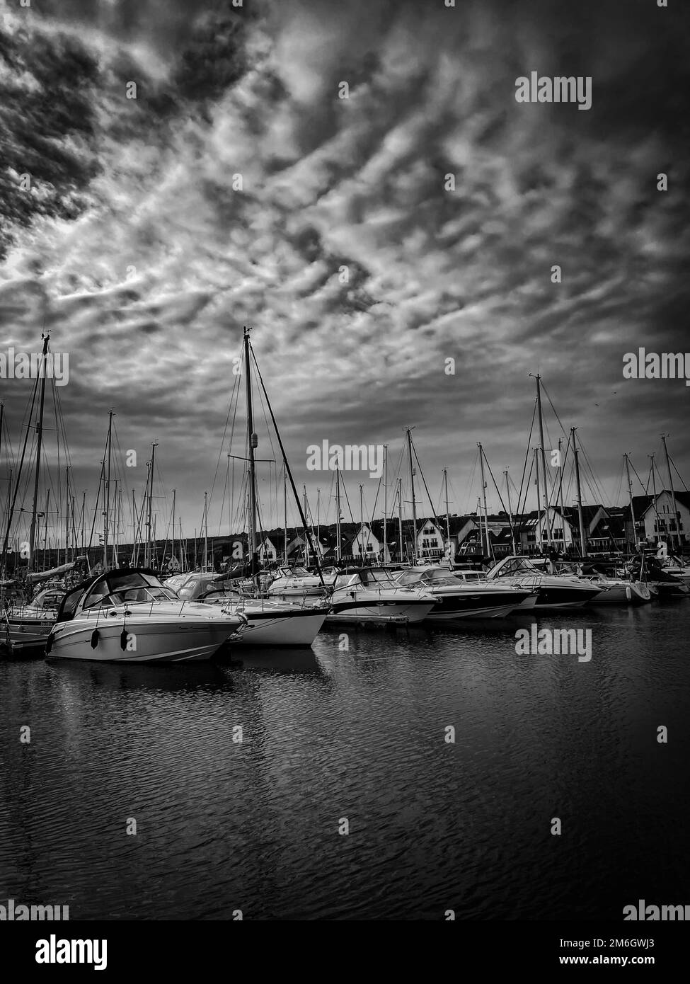 Black harbor light hi-res stock photography and images - Alamy
