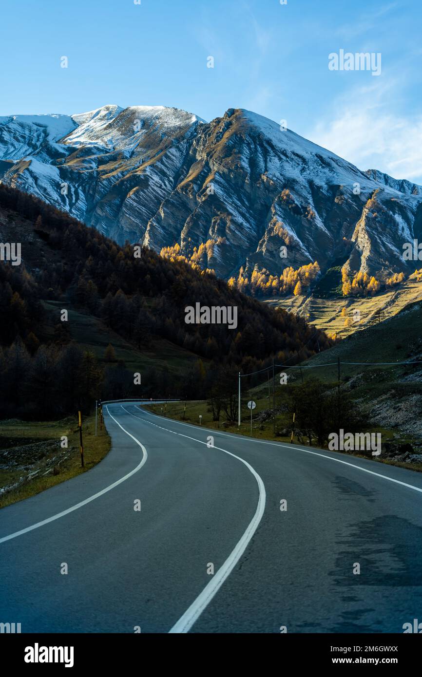 Empty roadway hi-res stock photography and images - Alamy