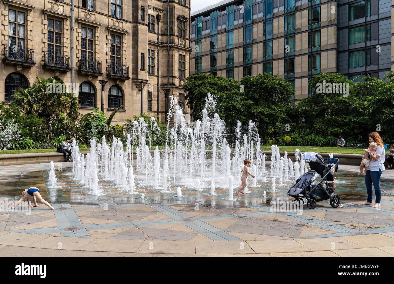 sheffield street scenes Stock Photo - Alamy