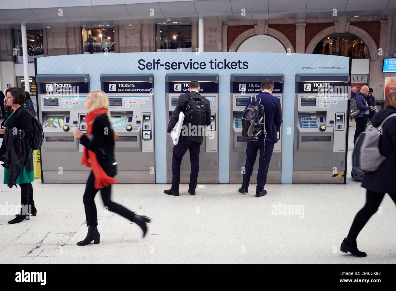 People buy tickets at a machine in Waterloo Train Station Stock Photo ...