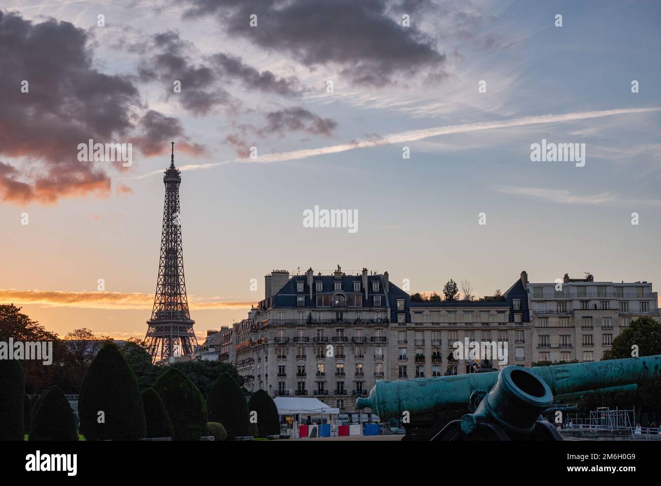 Car Traffic at Dusk Sunset with Views of The Eiffel Tower in Paris ...