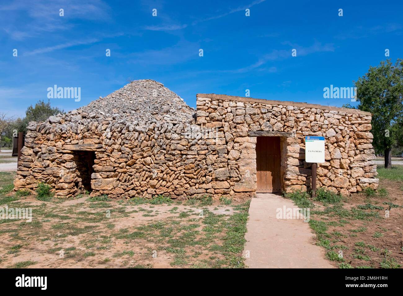 Historical shepherd's hut, Barraca de Cucurull, Mondrago Natural Park ...