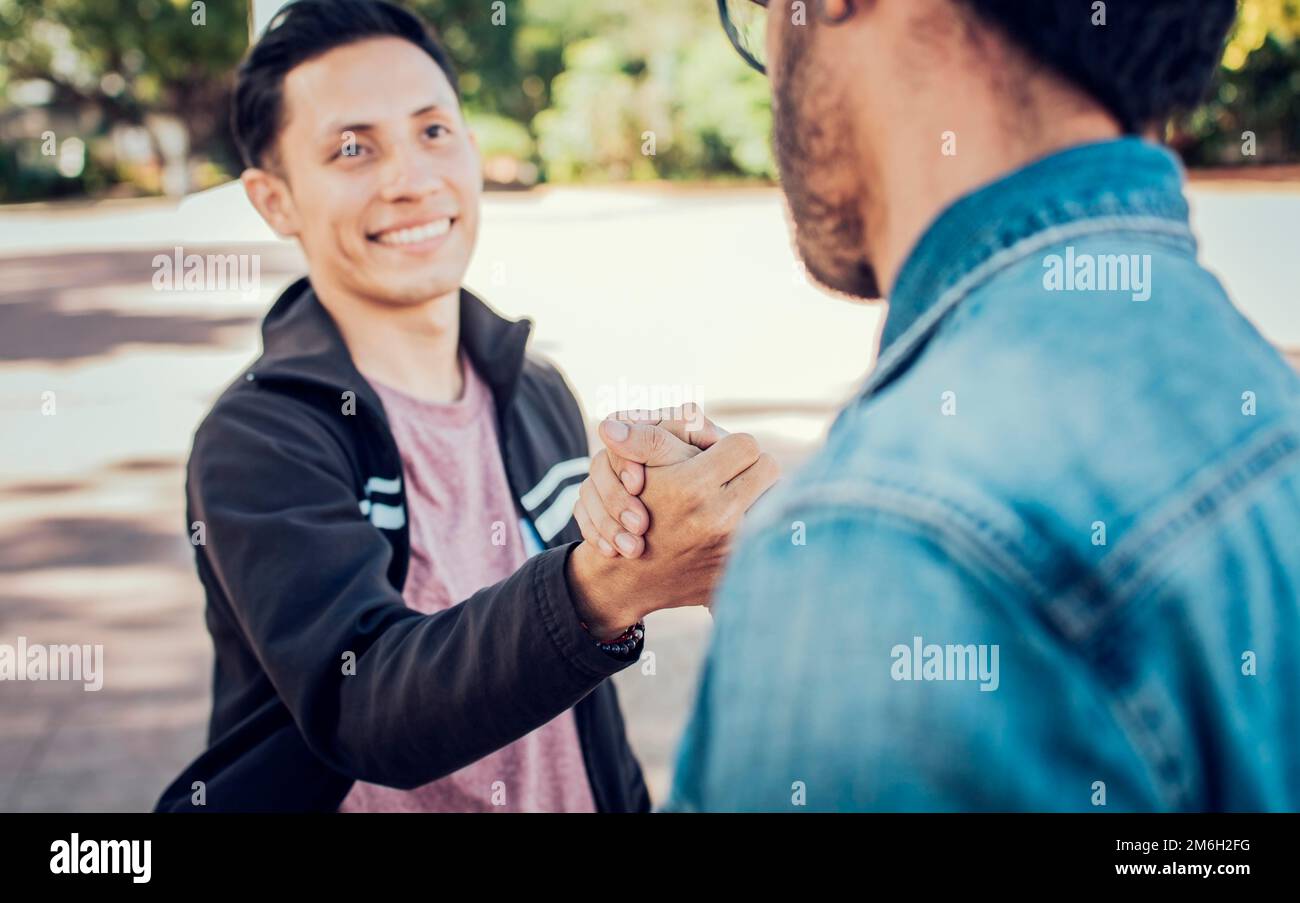 Greet friends street hi-res stock photography and images - Alamy