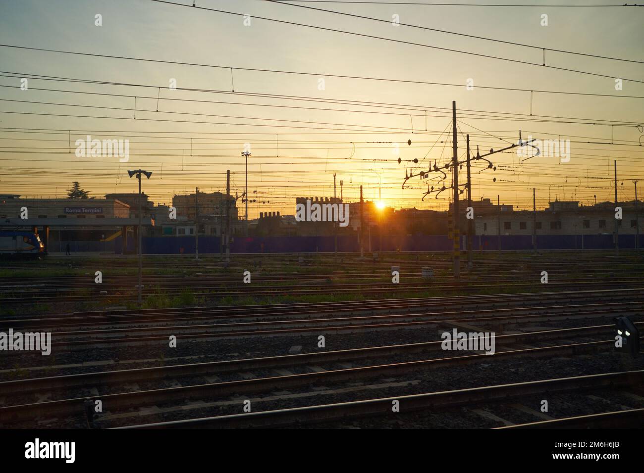 Sunrise over train tracks hi-res stock photography and images - Alamy