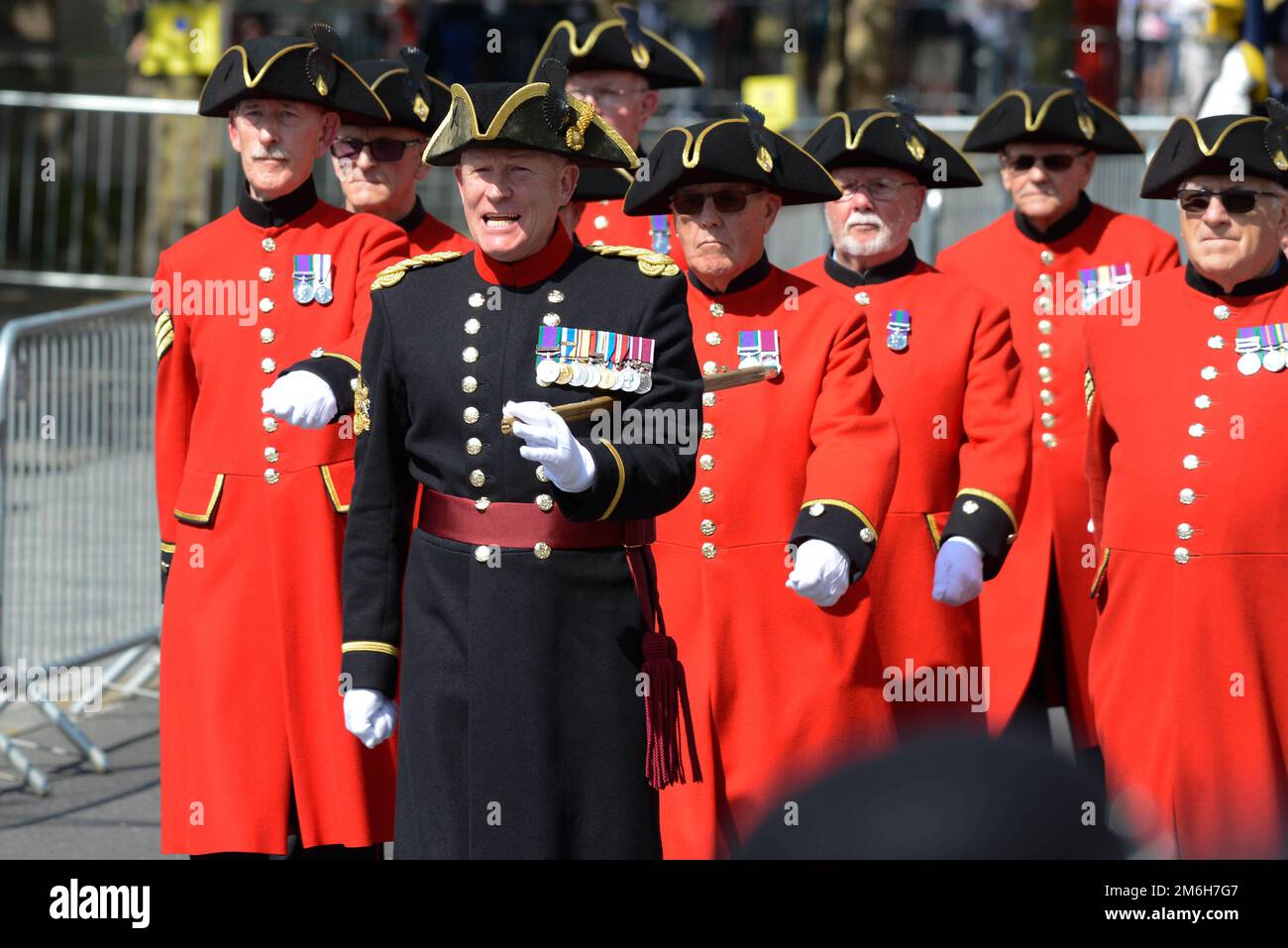 Chealsea Pensioners march on parade Stock Photo - Alamy