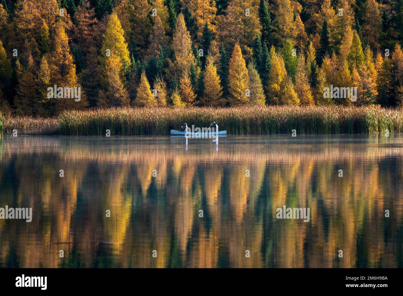 Canoe scene hi-res stock photography and images - Alamy