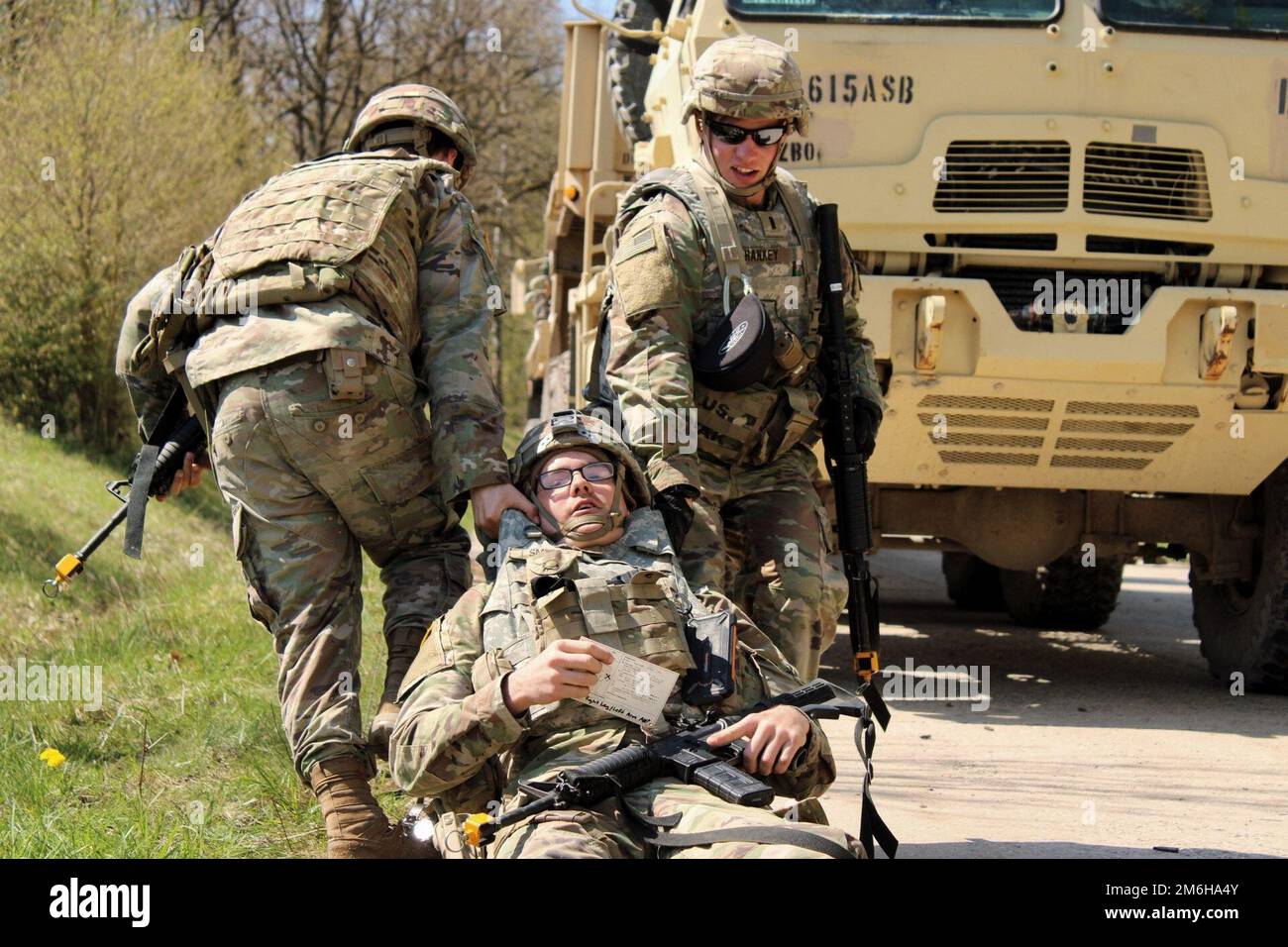 Soldiers from 615th Aviation Support Battalion, 1st Air Cavalry Brigade ...