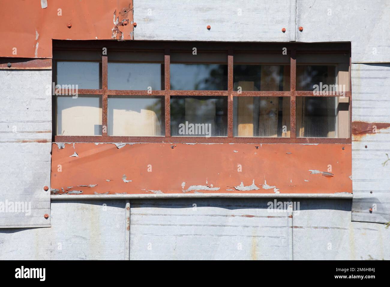 Old shed window hi-res stock photography and images - Alamy