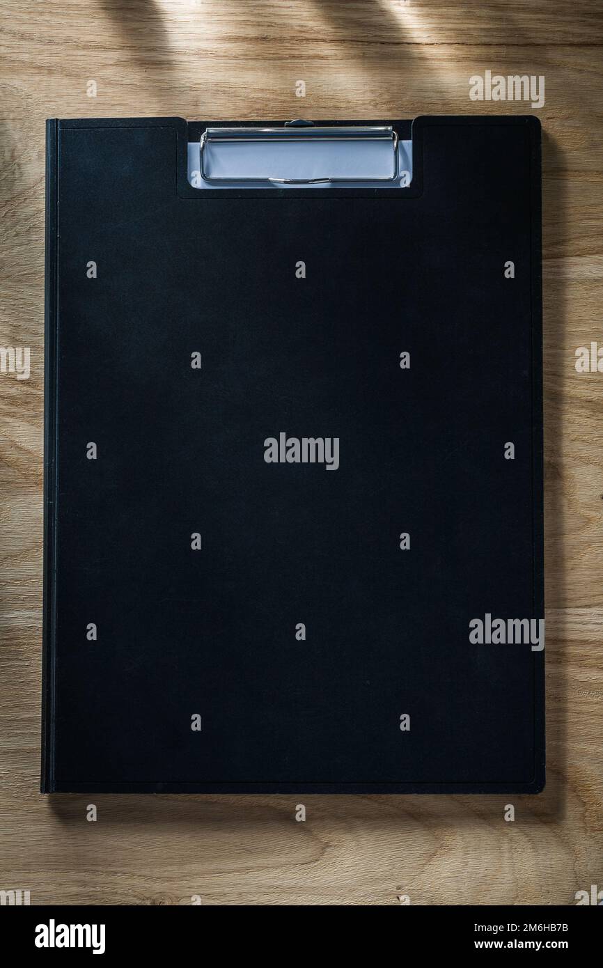 Vintage clipboard paper on wooden board Stock Photo - Alamy